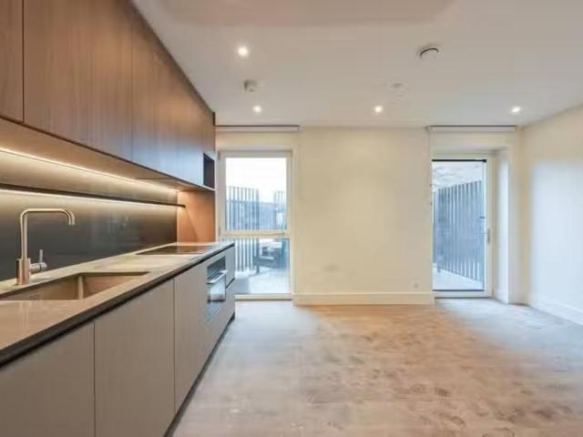 Deal! 1 BA Studio flat for rent in Bow View Apartments, Bow, E3