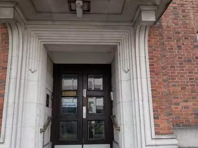 Cheap 1 BA Studio flat for rent in Bourne Chambers, St Peter's.