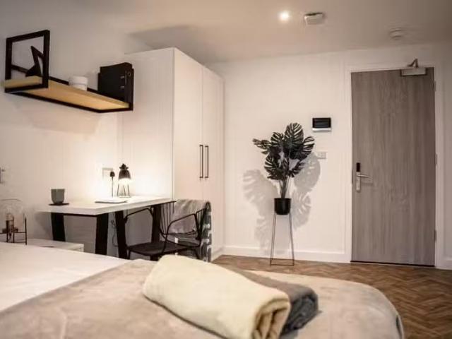 Rental! 1 BA Studio flat for rent in Bridge Street Studios E.