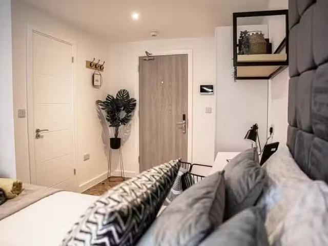 Cheap 1 BA Studio flat for rent in Bridge Street West, Birming.
