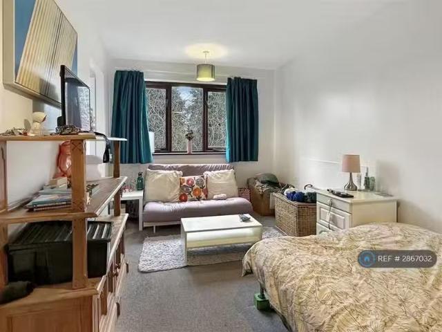 Unique 1 BA Studio flat for rent in Corrie Road, Cambridge, CB1