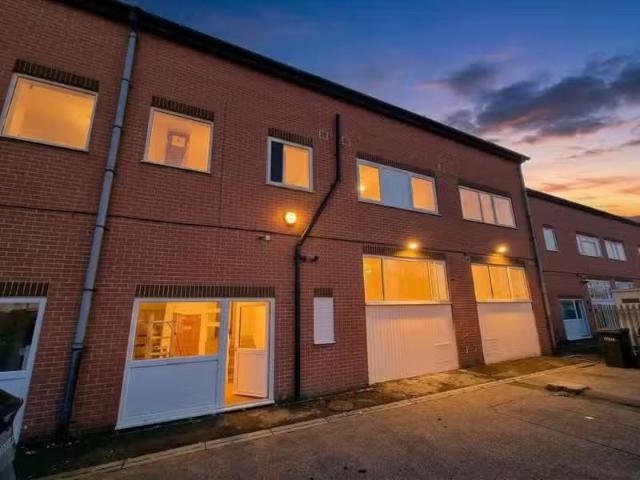 Cheap 1 BA Studio flat for rent in Eastside Place, Railway Roa.