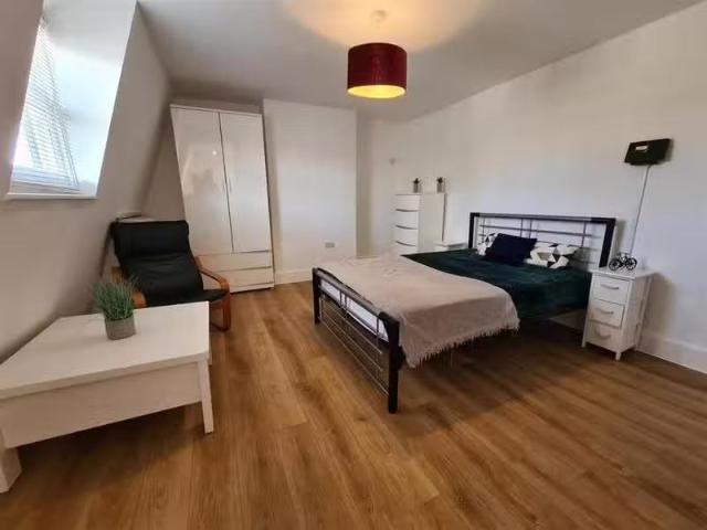 Cheap 1 BA Studio flat for rent in Flat 8, 26 Newmarket Road.