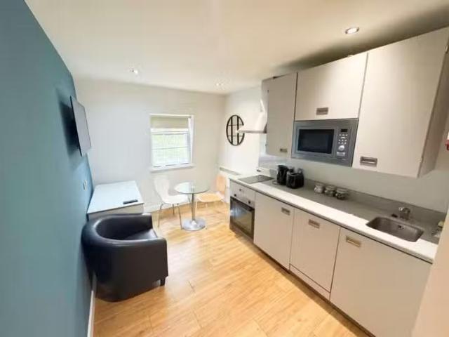 Cheap 1 BA Studio flat for rent in Harford House, Frogmore Str.