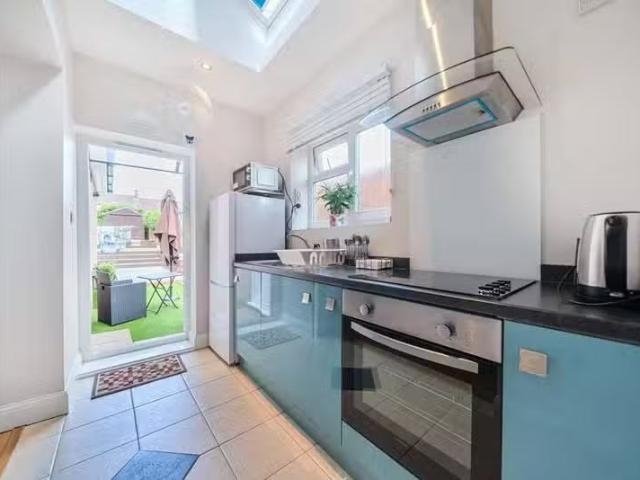 Rental! 1 BA Studio flat for rent in Heath Rise, Bromley, BR2