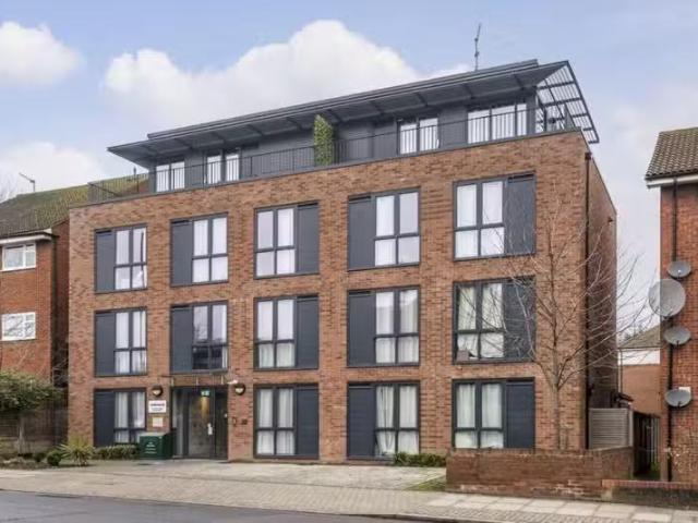 For Rent! 1 BA Studio flat for rent in Kenton Road, Harrow, HA3