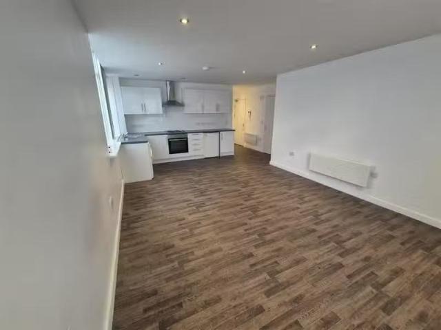 Unique 1 BA Studio flat for rent in Large Studio With Parking.