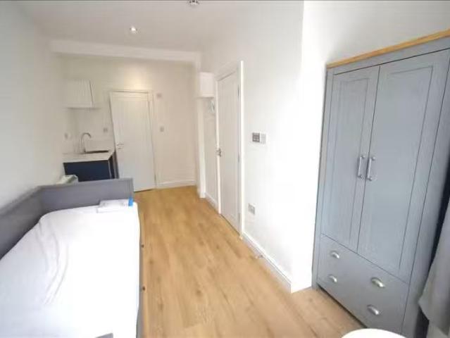 Unique 1 BA Studio flat for rent in Priory Road, Room 1 A, D.