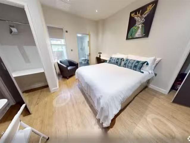 Cheap 1 BA Studio flat for rent in Queens Road Flat 5, Clift.