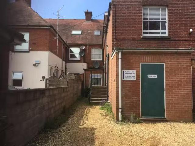 For Rent! 1 BA Studio flat for rent in Ringwood Road, Ferndown.