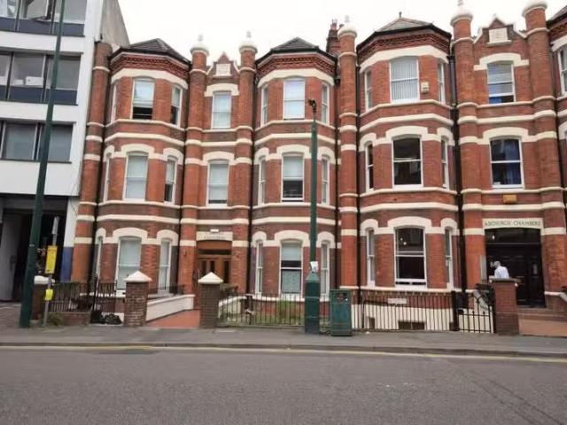 Cozy 1 BA Studio flat for rent in St Peters Road, Bournemouth.