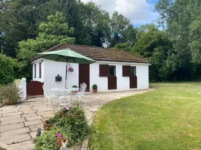 Nice 1 BA Studio flat for rent in The Stable, Church Road, Har.