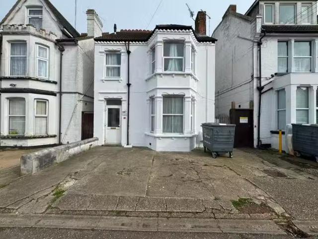 Rental! 1 BA Studio flat for rent in Wellesley Road, Clacton o.