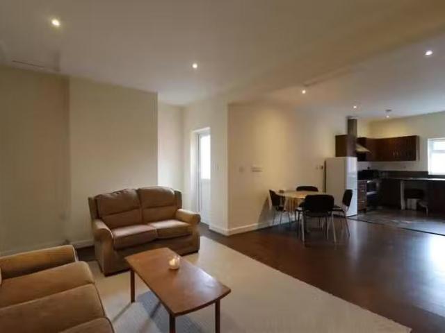 Deal! 1 BA 1 bedroom apartment for rent in 39a High Street Kin.