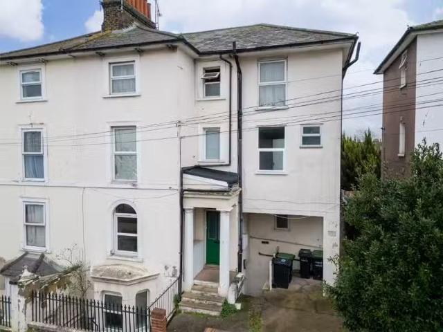Unique 1 BA 1 bedroom apartment for rent in Albion Road, Grave.