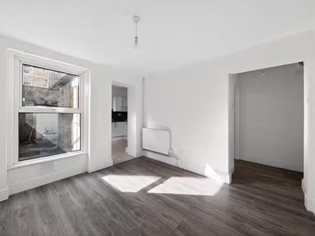 Nice 1 BA 1 bedroom apartment for rent in Glyn Road, Hackney.