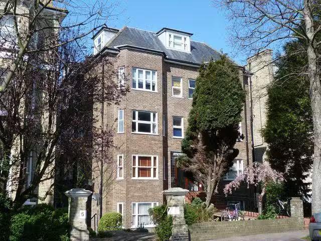 Deal! 1 BA 1 bedroom apartment for rent in Eaton Gardens, Hove.