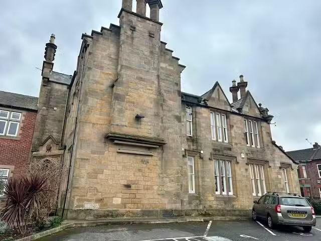 Cheap 1 BA 1 bedroom apartment for rent in Fearnley Hall, Birk.