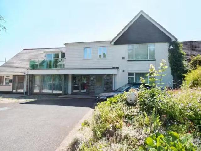 For Rent! 1 BA 1 bedroom apartment for rent in Kennford, Devon.