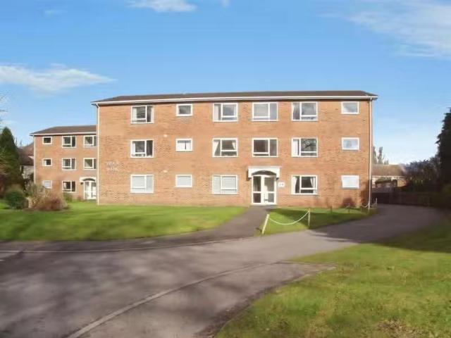 Charming 1 BA 1 bedroom apartment for rent in Stour Walk, Wimb.