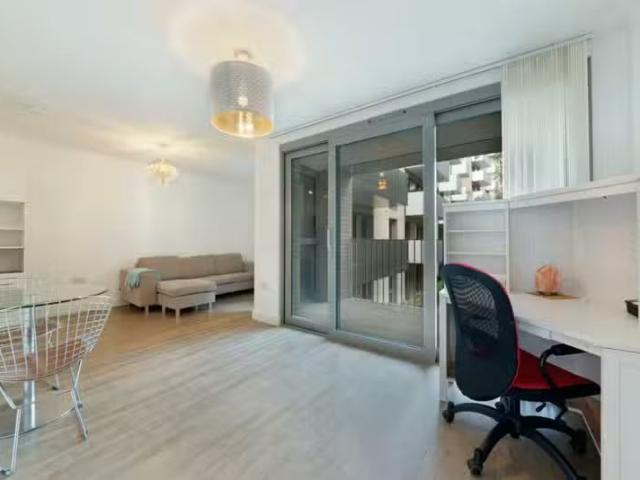 Cheap 1 BA 1 bedroom apartment for rent in Parkside Court, Wat.