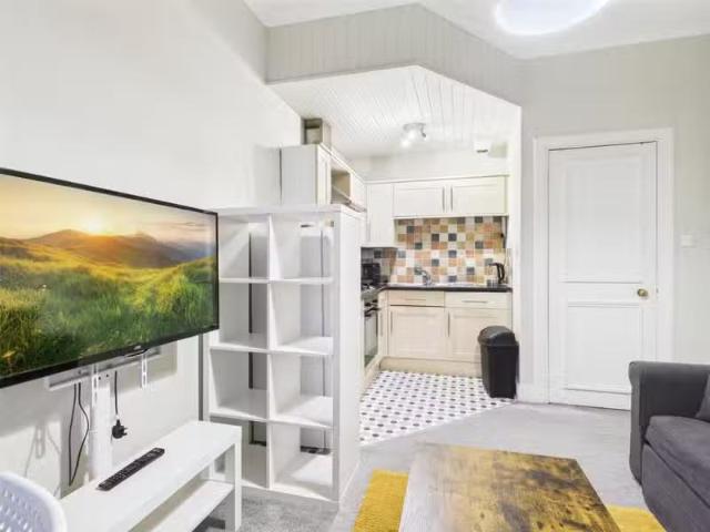 Cheap 1 BA 1 bedroom apartment for rent in Roseburn Street, Ed.