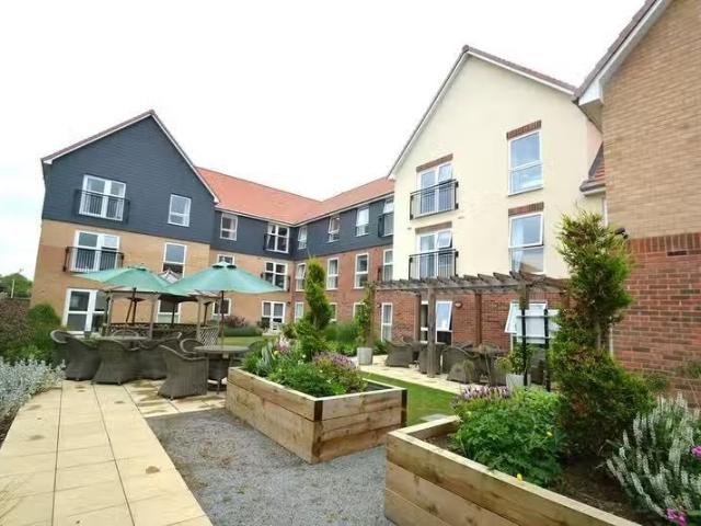 Rental! 1 BA 1 bedroom apartment for rent in Waveney Place, Ha.