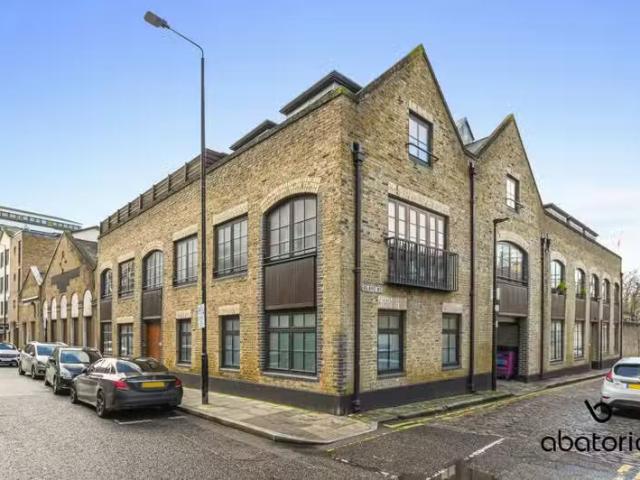 Nice 1 BA 1 bedroom apartment for rent in Wapping High Street.