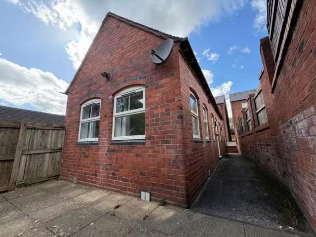 Nice 1 BA 1 bedroom detached bungalow for rent in Upper High S.
