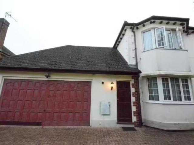 Unique 1 BA 1 bedroom detached house for rent in St. Albans Ro.