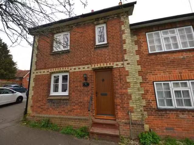 Nice 1 BA 1 bedroom end of terrace house for rent in Wicken Ro.