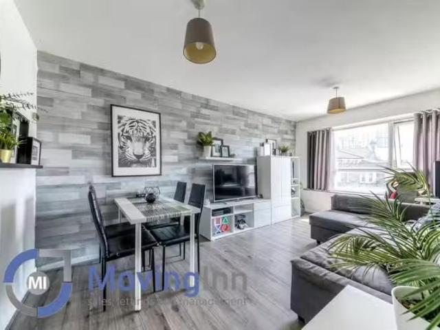 Rental! 1 BA 1 bedroom flat for rent in Oakfield Road, Croydon.