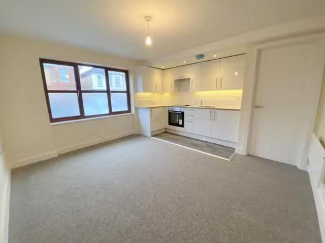 Cheap 1 BA 1 bedroom flat for rent in Abbott Road, Bournemout.