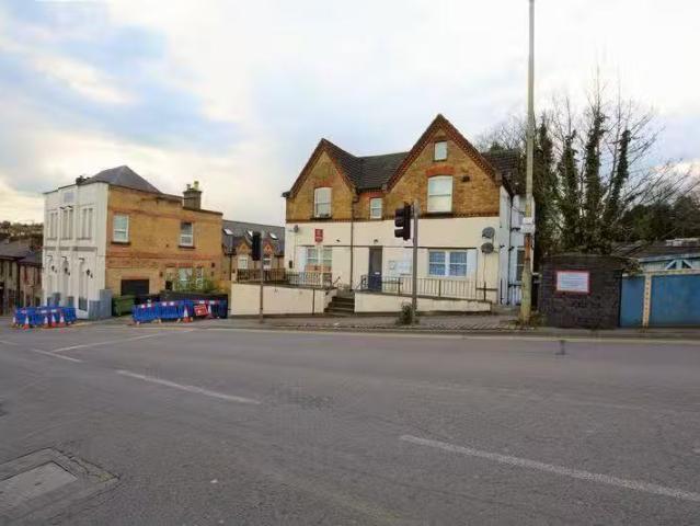 Cheap 1 BA 1 bedroom flat for rent in Amersham Hill, High Wyco.
