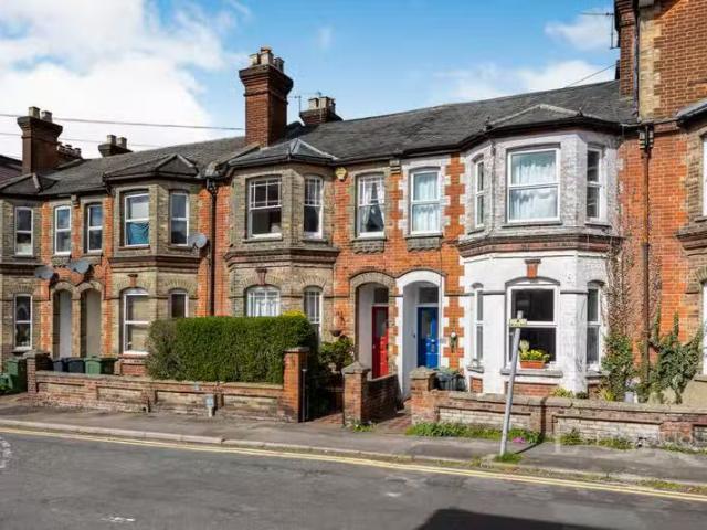 Cozy 1 BA 1 bedroom flat for rent in Artillery Road, Guildford.