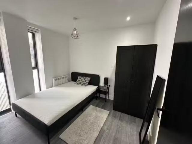 Rental! 1 BA 1 bedroom flat for rent in Baldwin Street, City C.