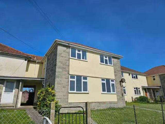 Cozy 1 BA 1 bedroom flat for rent in Church Lane, Blackford, W.