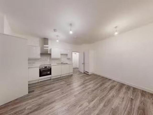 Cozy 1 BA 1 bedroom flat for rent in Church Street, Enfield, G.