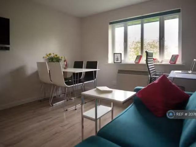 Cheap 1 BA 1 bedroom flat for rent in Fairfield Close, Mitcham.