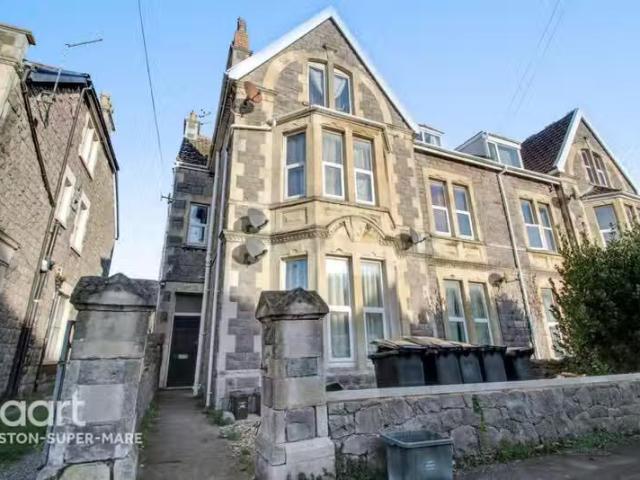 For Rent! 1 BA 1 bedroom flat for rent in Gordon Road, Weston.