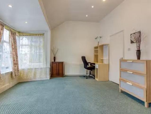 Unique 1 BA 1 bedroom flat for rent in High Road, Woodford Gre.