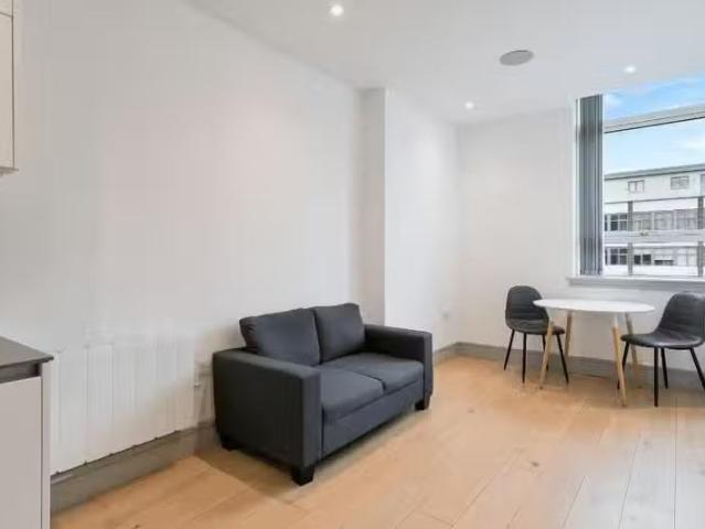 New 1 BA 1 bedroom flat for rent in Imperial Drive, Harrow, Mi.