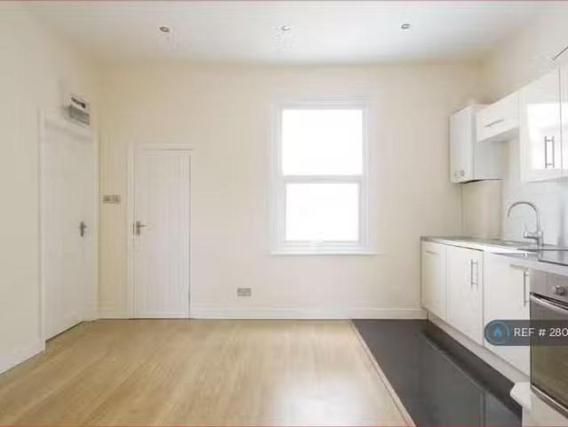 Nice 1 BA 1 bedroom flat for rent in Kingsland High Street, Lo.