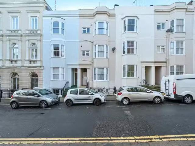 Cheap 1 BA 1 bedroom flat for rent in Lansdowne Street, Hove.
