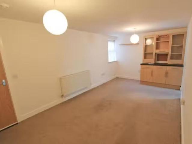 Cheap 1 BA 1 bedroom flat for rent in Roseberry Park, Roseberr.