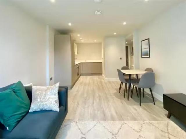 Cheap 1 BA 1 bedroom flat for rent in St Martins Place, 169 Br.