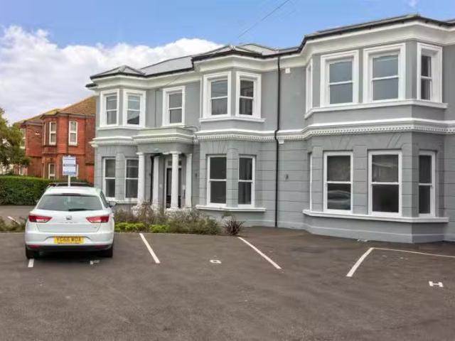 Nice 1 BA 1 bedroom flat for rent in Southey Road, Worthing, B.