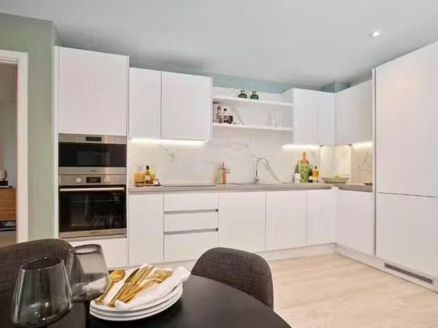 Deal! 1 BA 1 bedroom flat for rent in The Helm, 37 Holdenhurst.