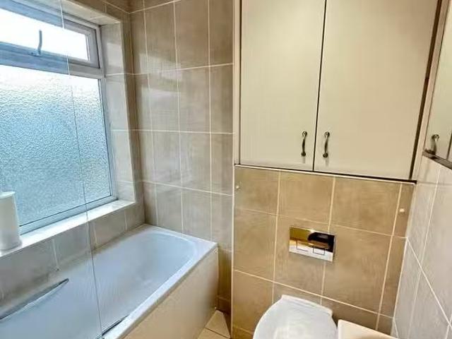 Cheap 1 BA 1 bedroom flat for rent in Tower road, Brighton, BN2