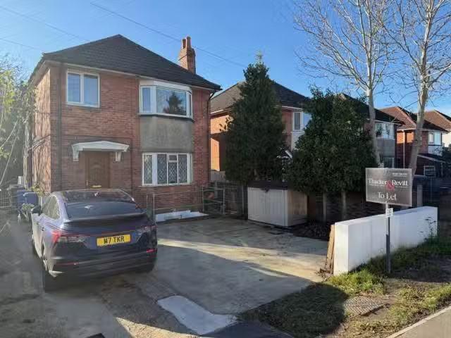 For Rent! 1 BA 1 bedroom flat for rent in Wallisdown Road, Poo.
